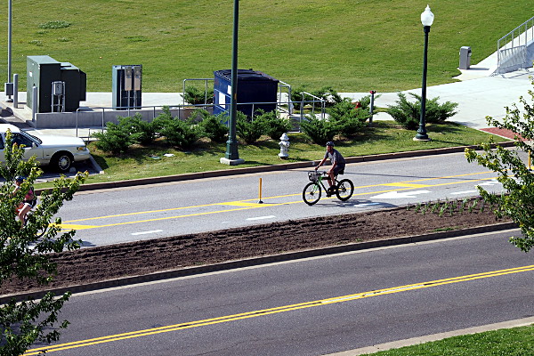 Memphis Turns Two Highway Lanes Into a Car-Free Oasis By the ...